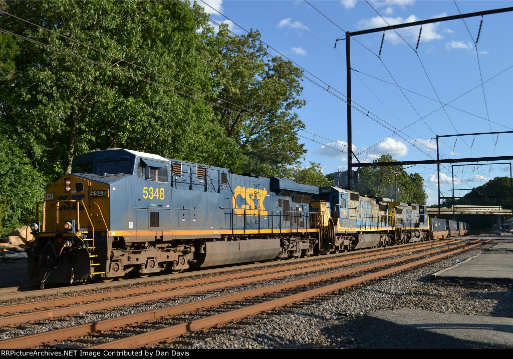 CSX ES40DC 5348 leads Q034-25